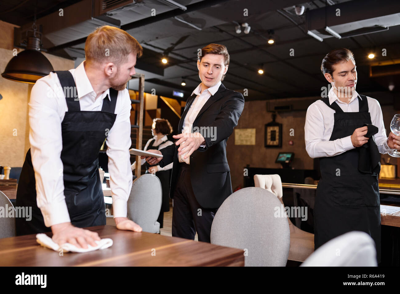 Waiter bad service hi-res stock photography and images - Alamy