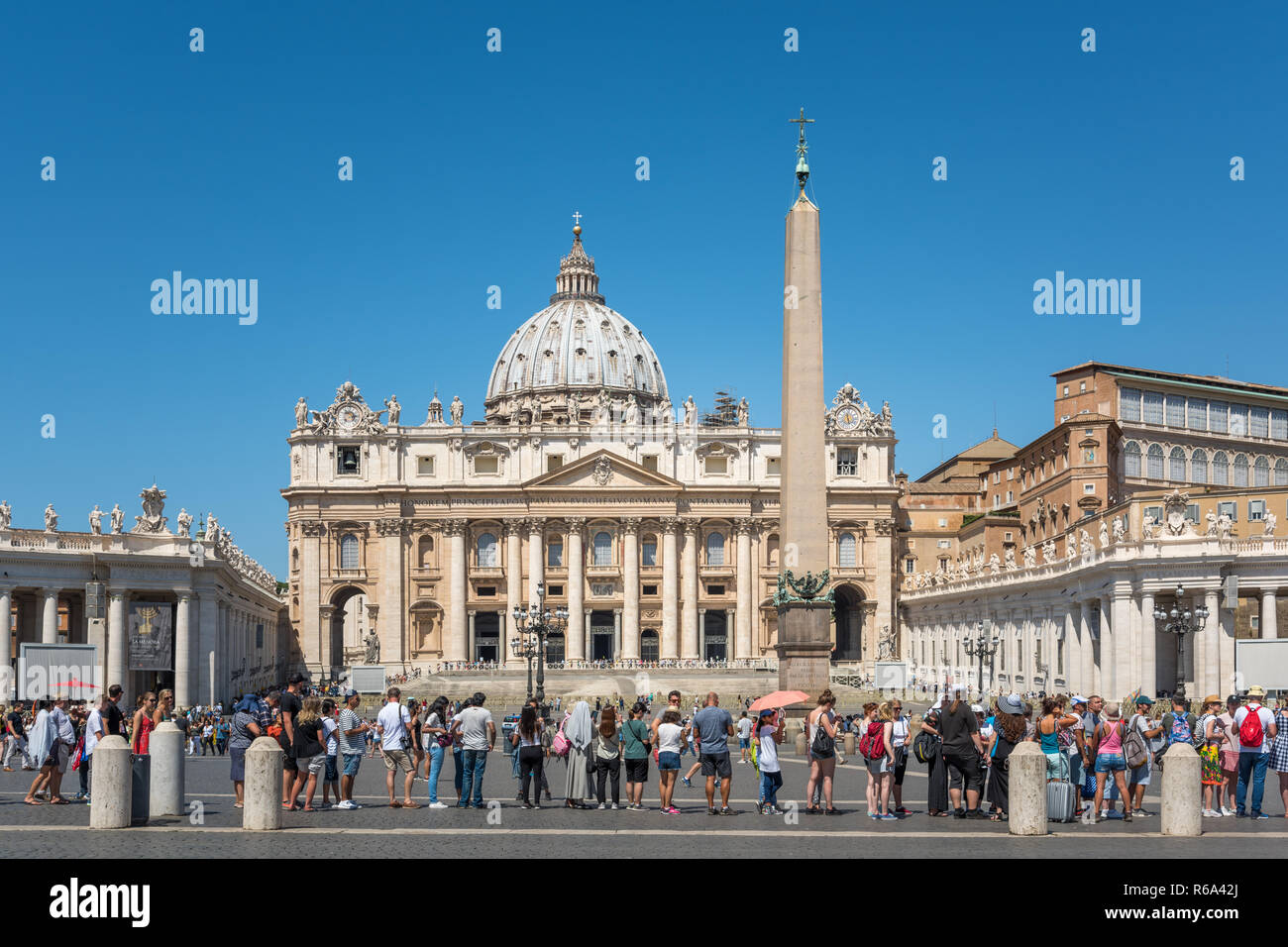 St. Peter's Basilica & long queue of tourists, Vatican City, Rome ...