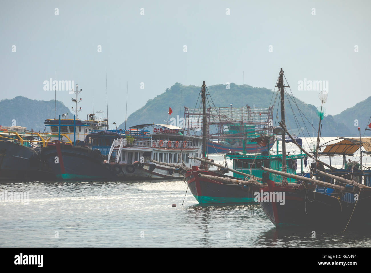 Floating fishing village and fishing boats in Cat Ba Island, Vietnam ...