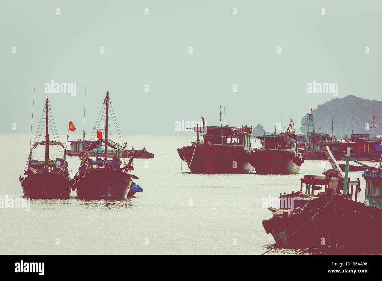 Floating fishing village and fishing boats in Cat Ba Island, Vietnam ...