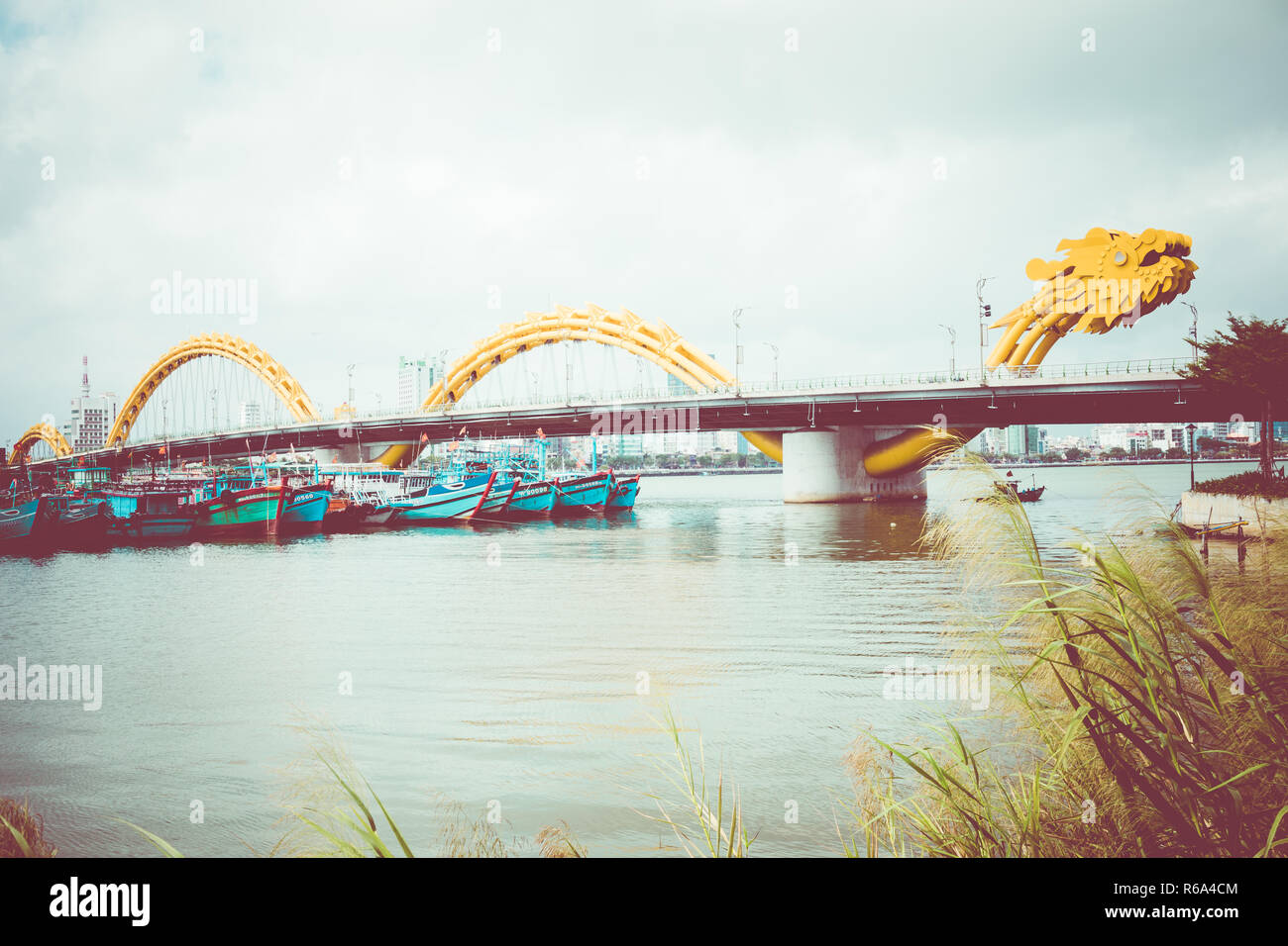 Dragon bridge ( Cua Rong ), this modern bridge crosses the Han River ...