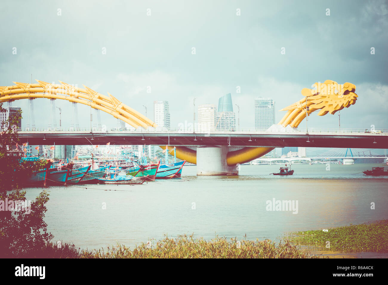 Dragon bridge ( Cua Rong ), this modern bridge crosses the Han River ...