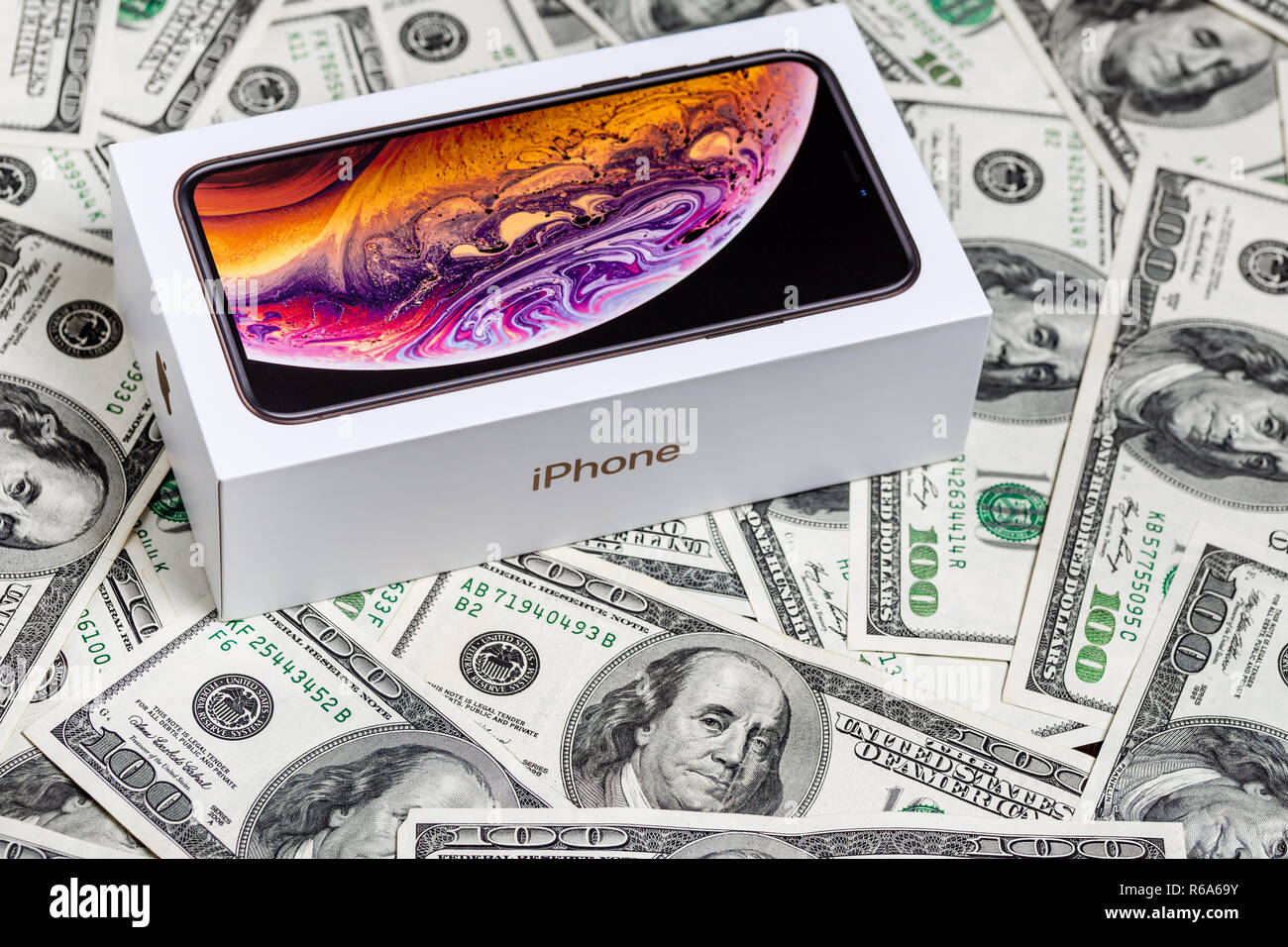 Apple app bill hi-res stock photography and images - Alamy