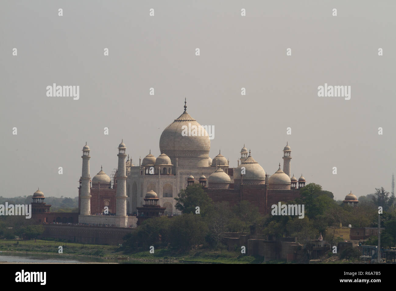 the world famous Taj Mahal in agra in india Stock Photo - Alamy