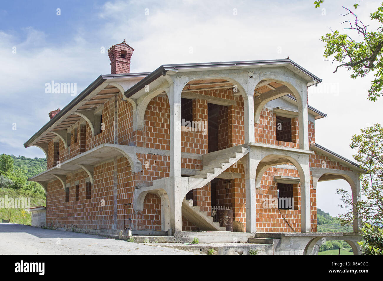 The Shell Of This House Shows A Variety Of Decorative Elements On Its ...