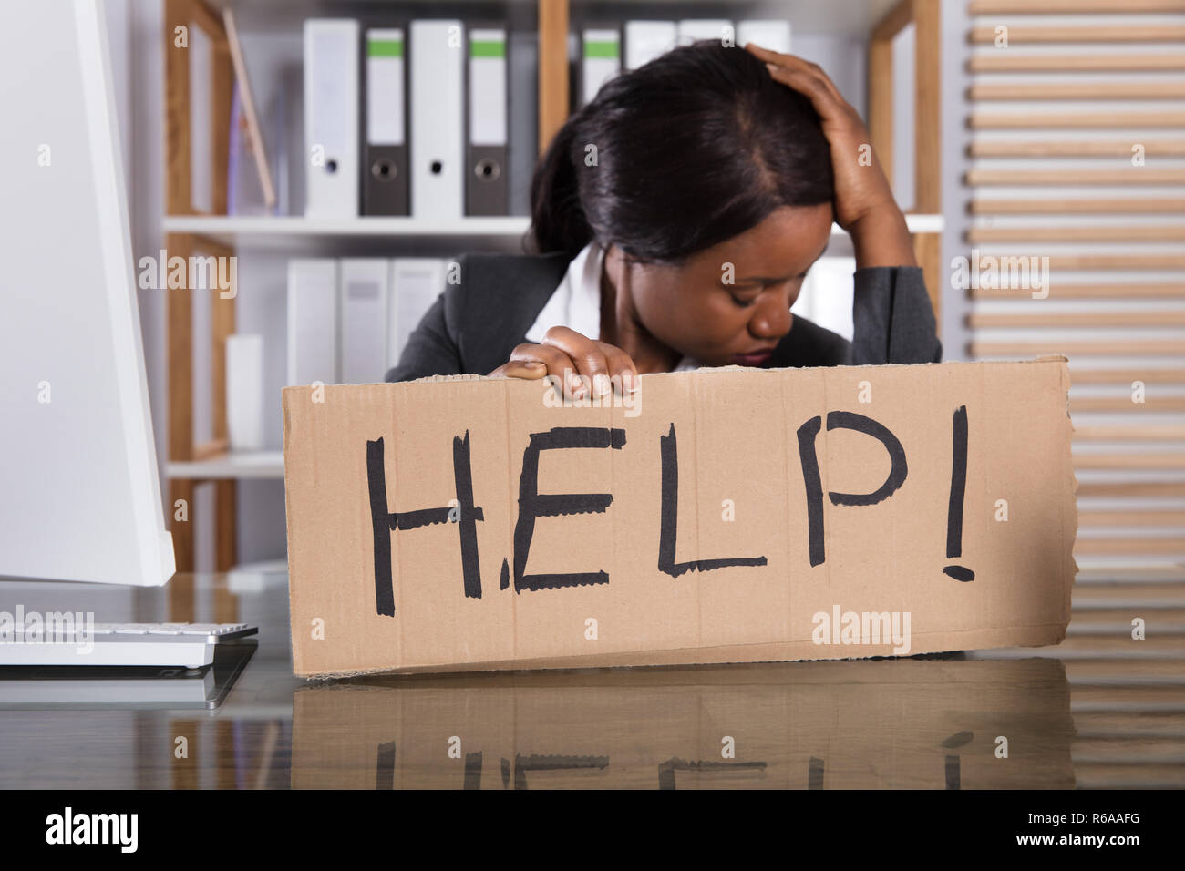 Help desk cardboard hi-res stock photography and images - Alamy