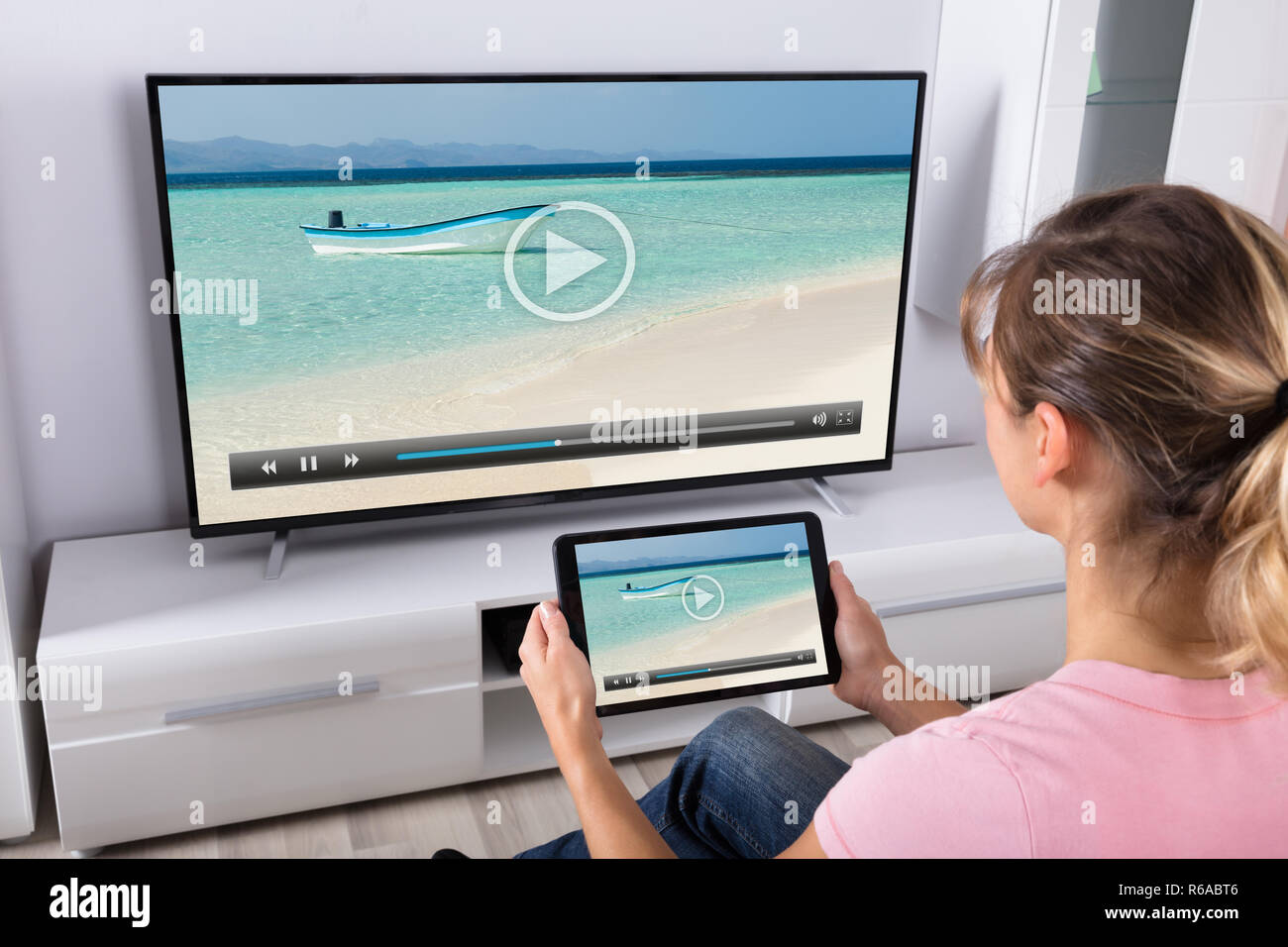 Teenagers watching tv flat screen hi-res stock photography and images ...