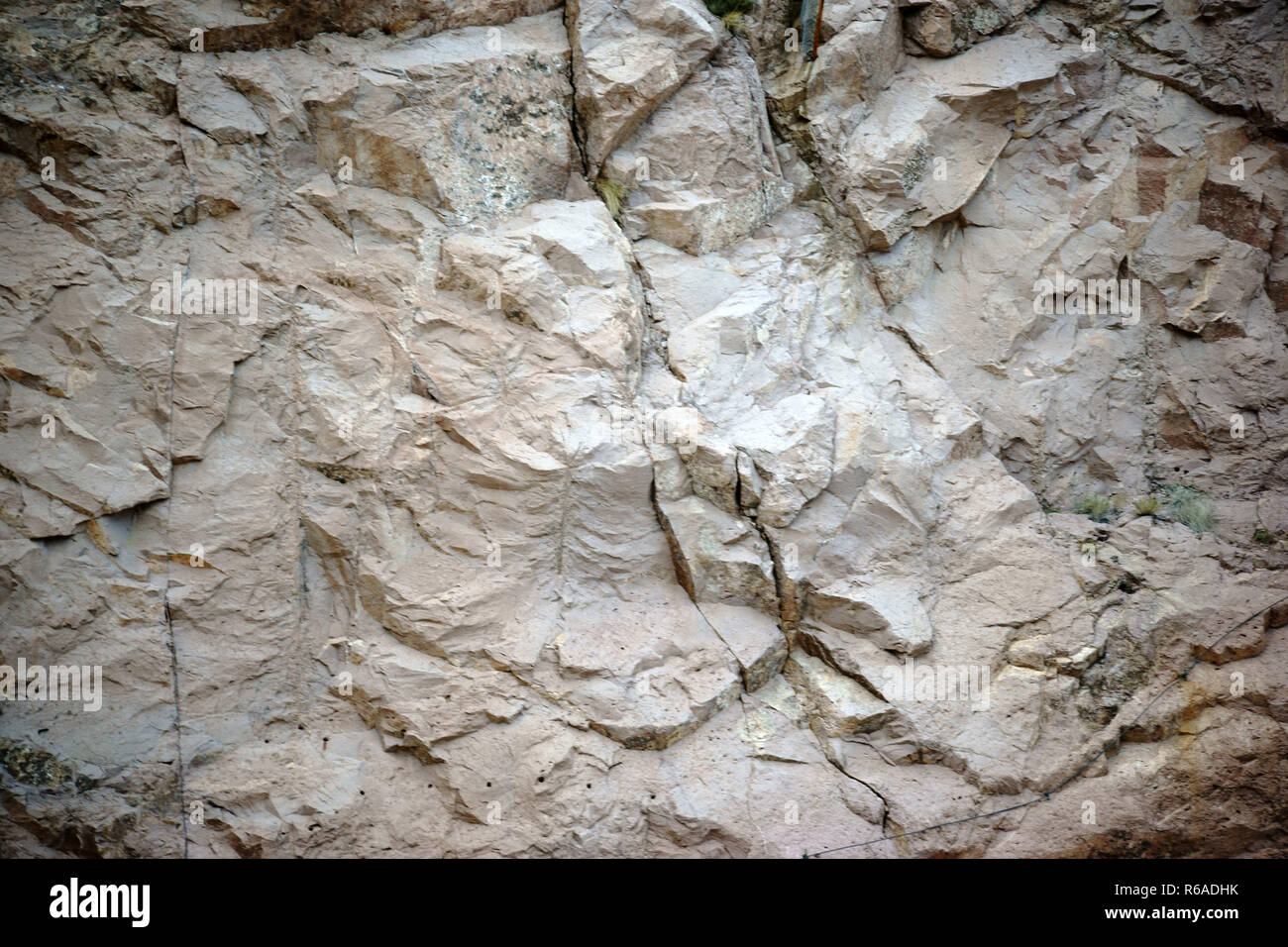 Edgy rocks hi-res stock photography and images - Alamy