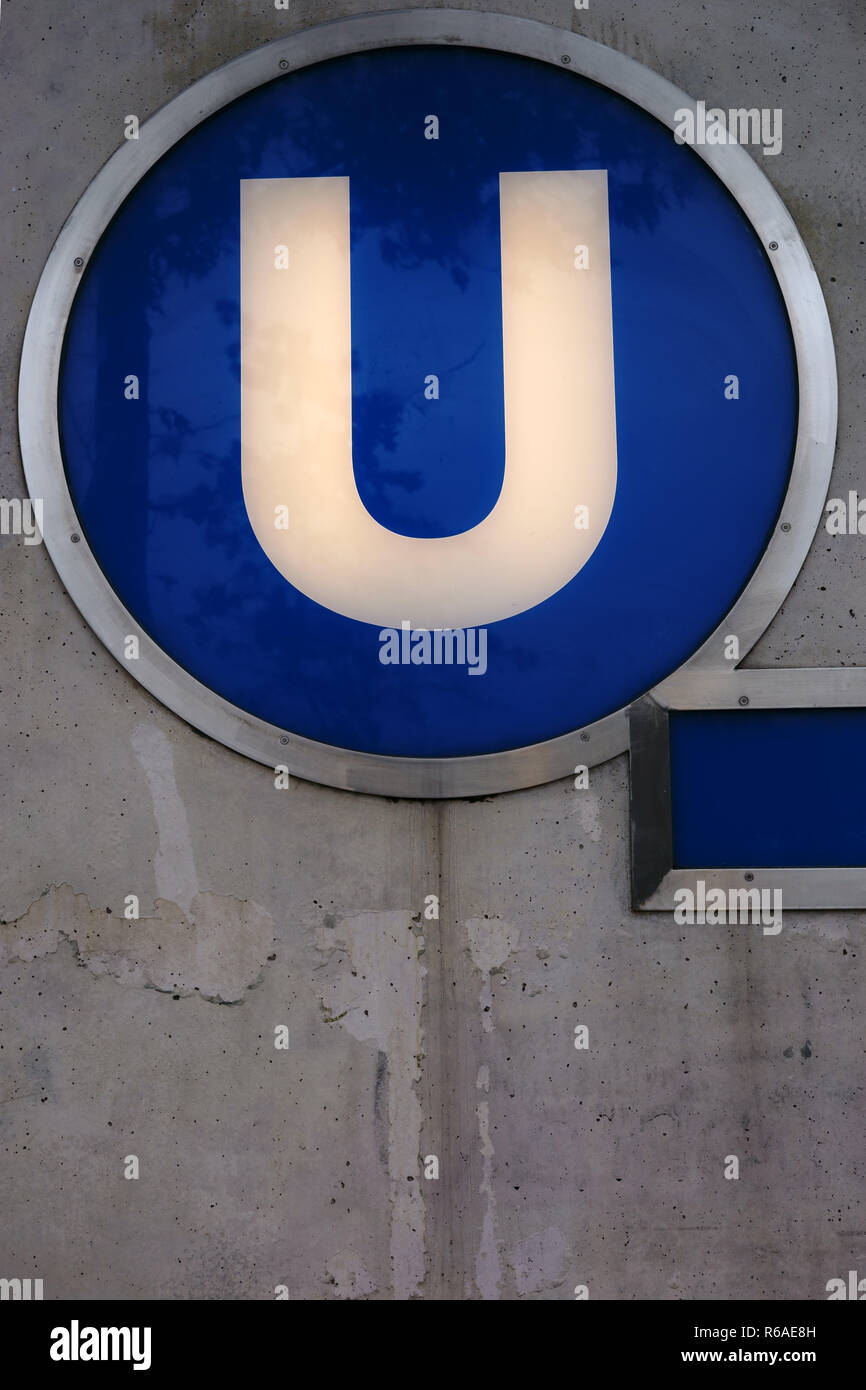 U bahn stop schild hi-res stock photography and images - Alamy