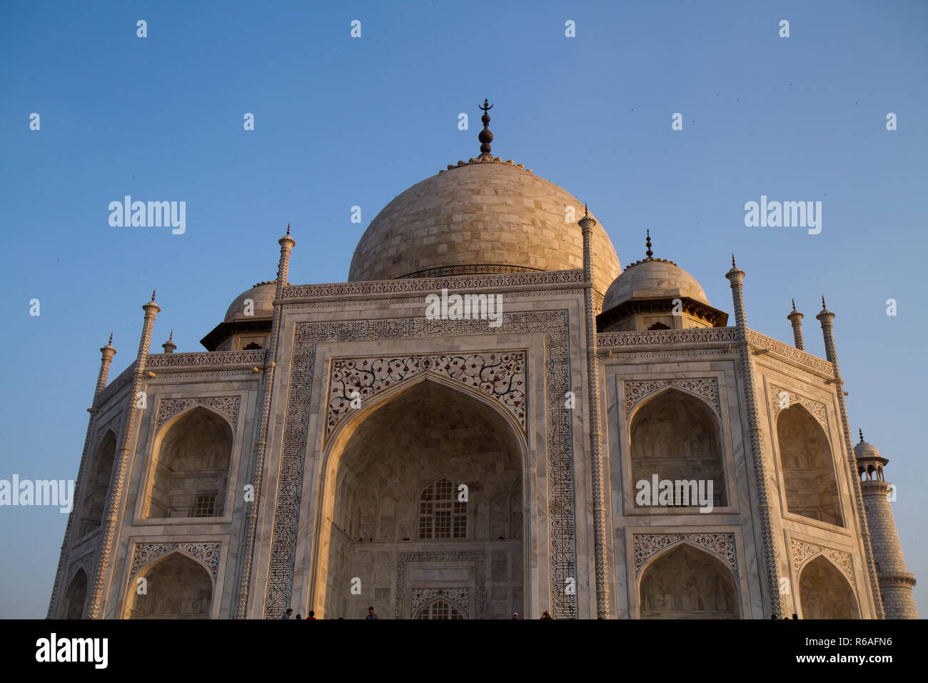 taj mahal mausoleum in agra india Stock Photo - Alamy