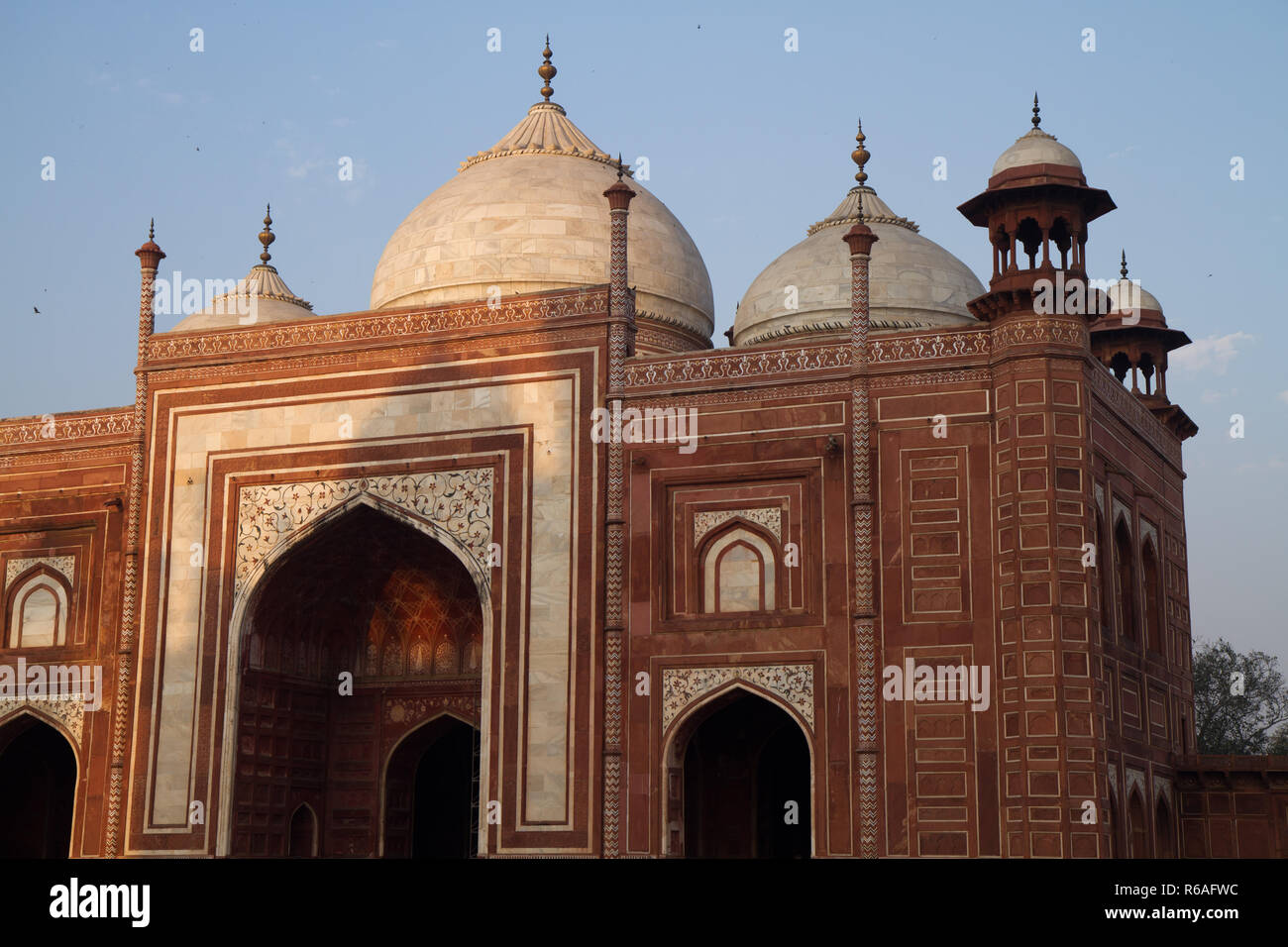 taj mahal mausoleum in agra india Stock Photo - Alamy