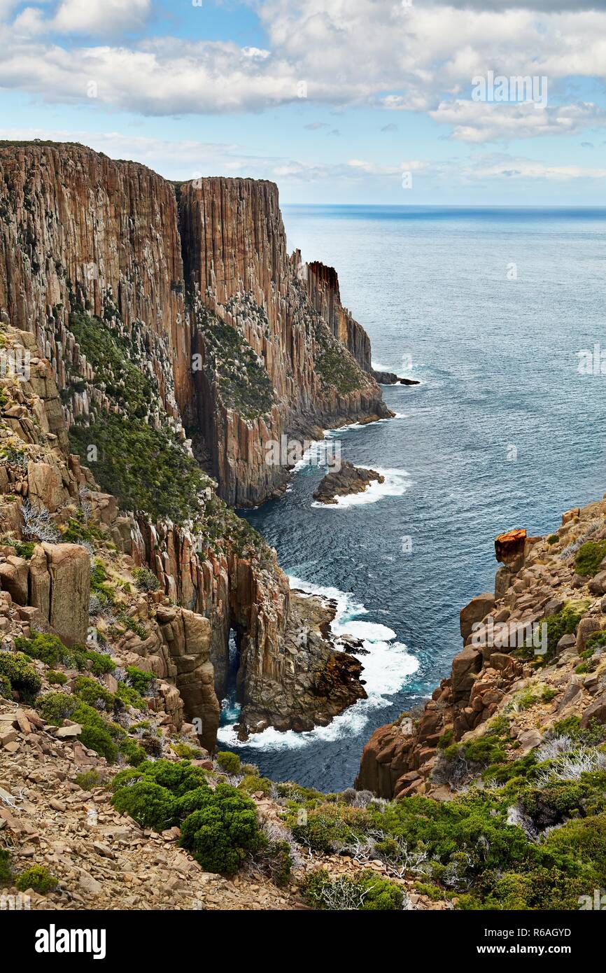 Tall cliffs tasmania hi-res stock photography and images - Alamy