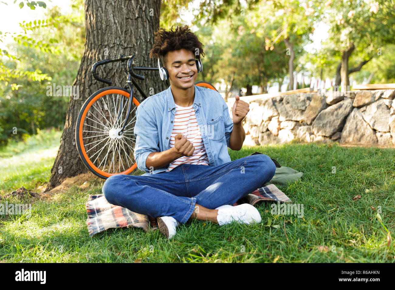 African american teenager with bicycle hi-res stock photography and ...