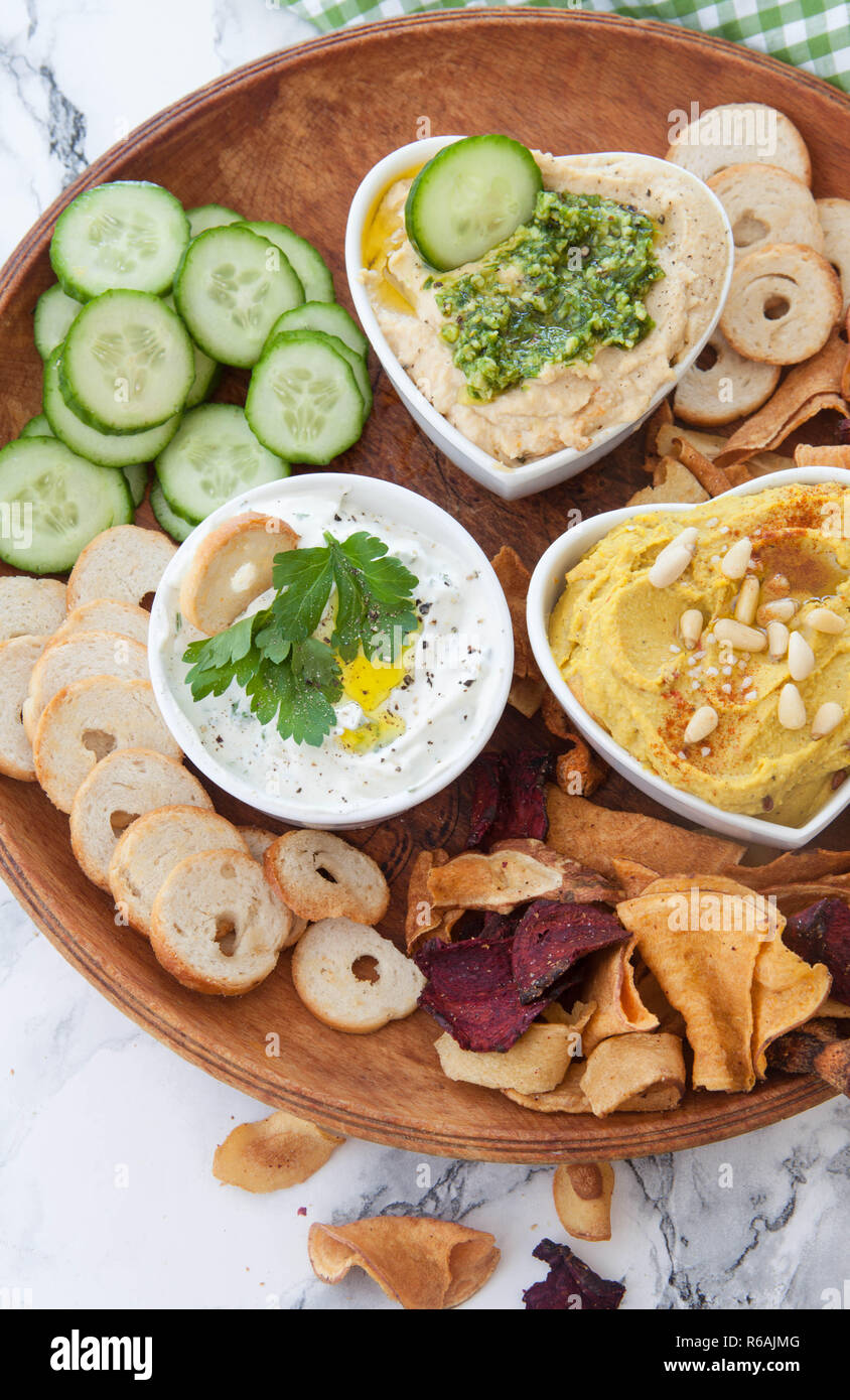 Hummus And Chips Stock Photo - Alamy