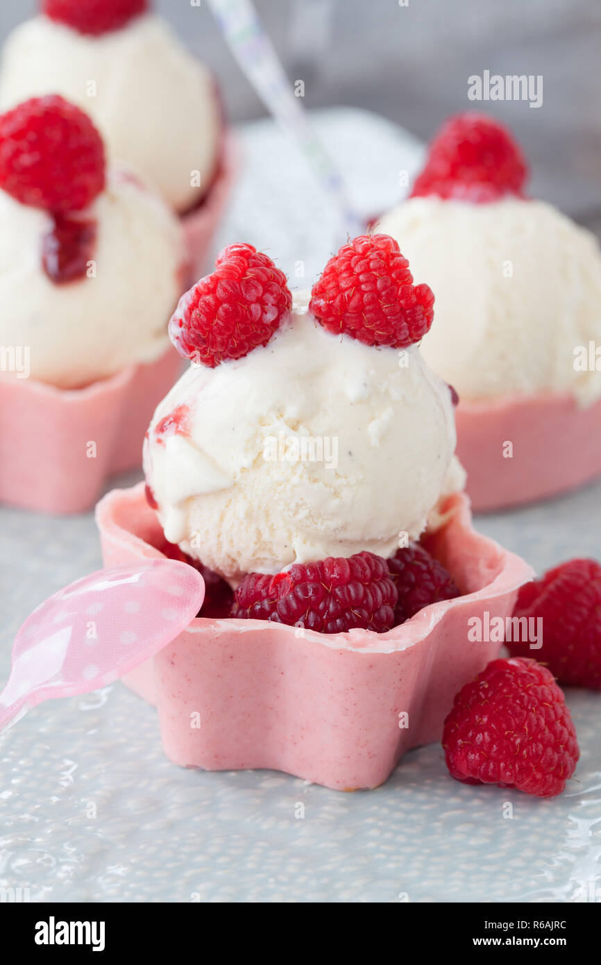 Vanille icecream hi-res stock photography and images - Alamy