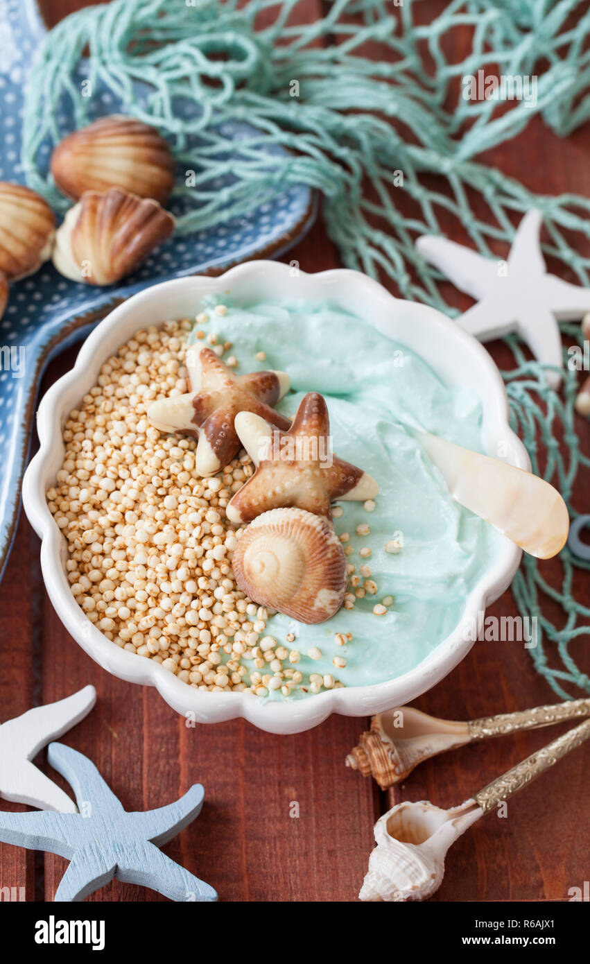 Quark dishes hi-res stock photography and images - Alamy