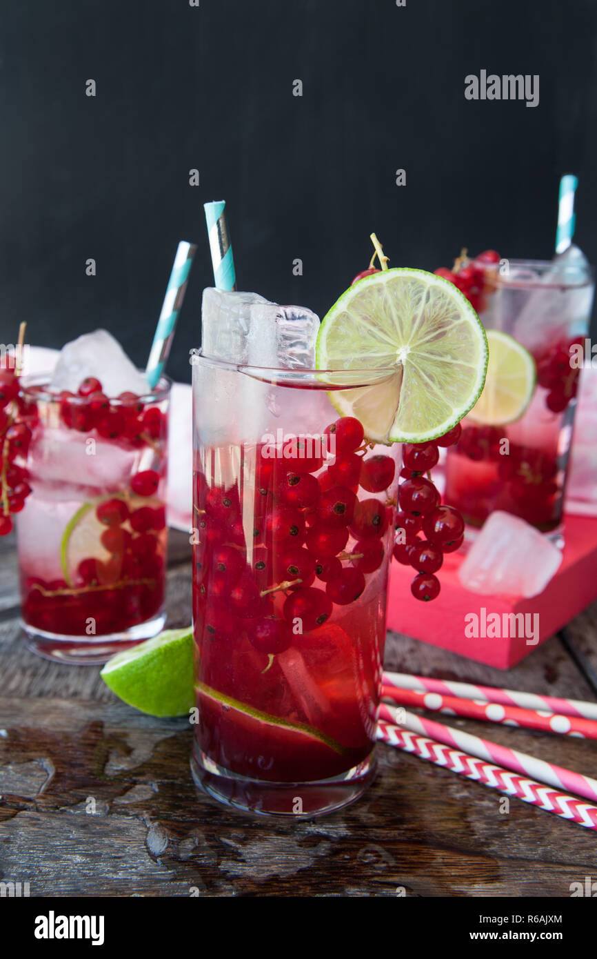 Cocktail With Red Currants Stock Photo - Alamy