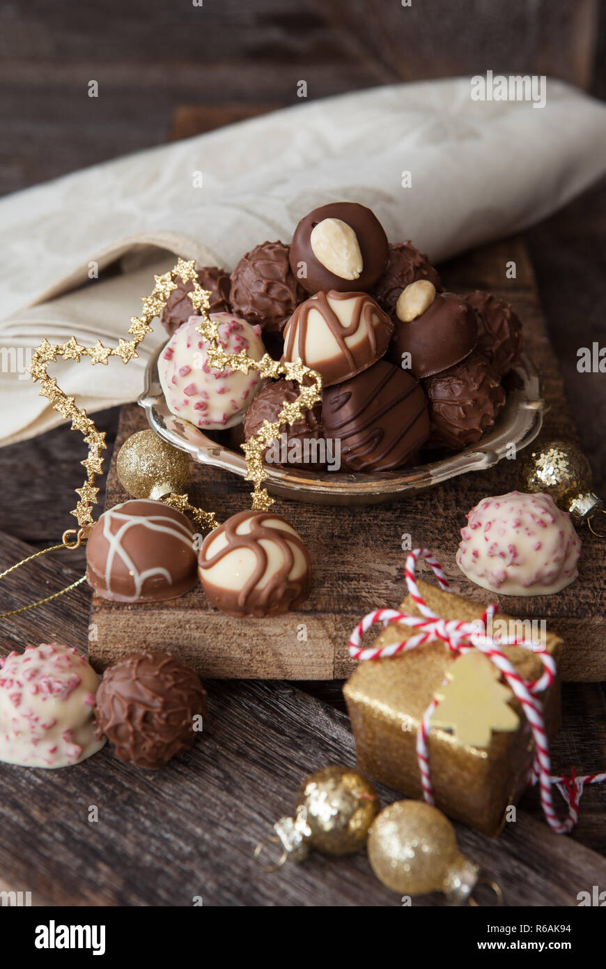 Give chocolates hi-res stock photography and images - Alamy