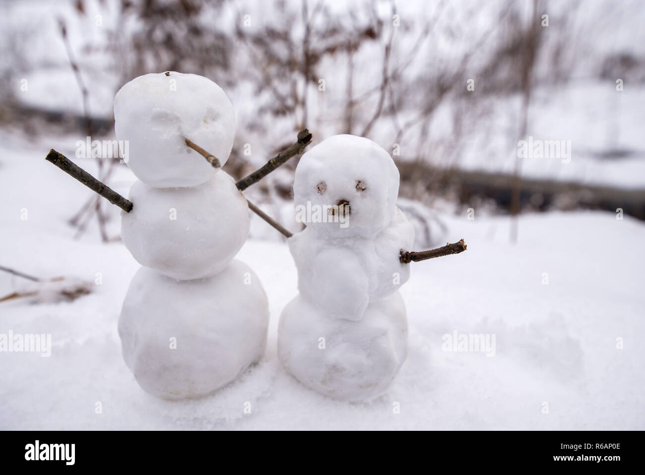 Real snowmen hi-res stock photography and images - Alamy