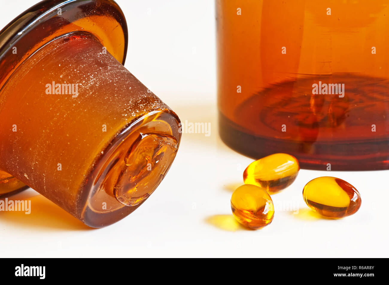 Salmon fish oil tablets hi-res stock photography and images - Alamy