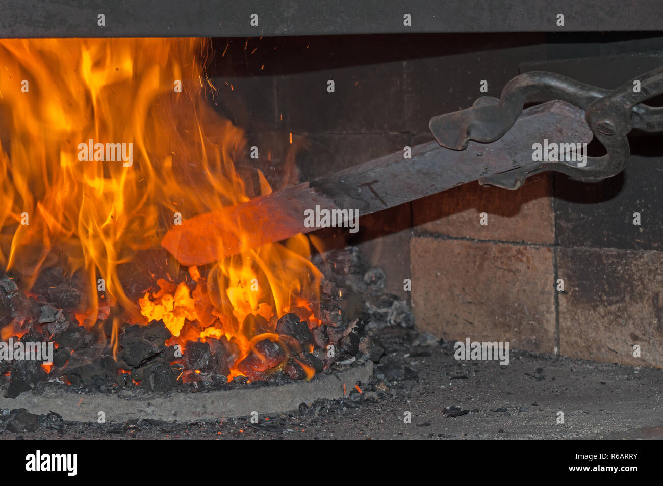 Shaping of metal hi-res stock photography and images - Alamy
