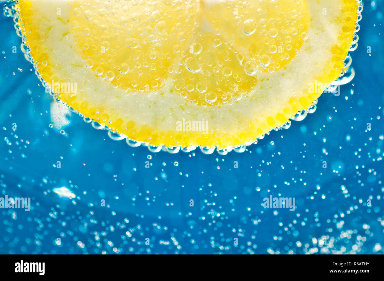 Lemon In Mineral Water Stock Photo - Alamy
