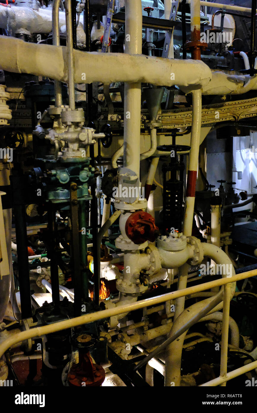 Engine room on HMS Belfast - London UK Stock Photo - Alamy