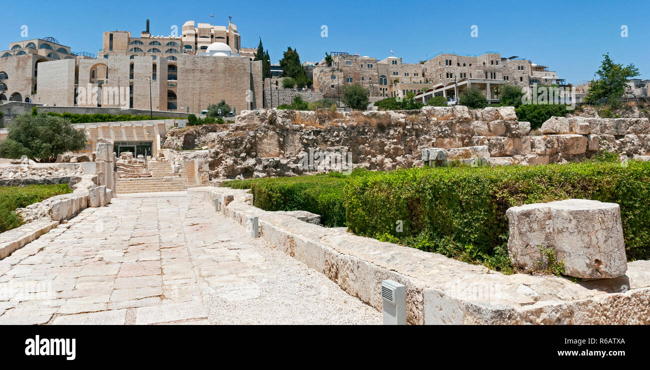 ancient street leading to the jerusalem davidson archaeological park ...