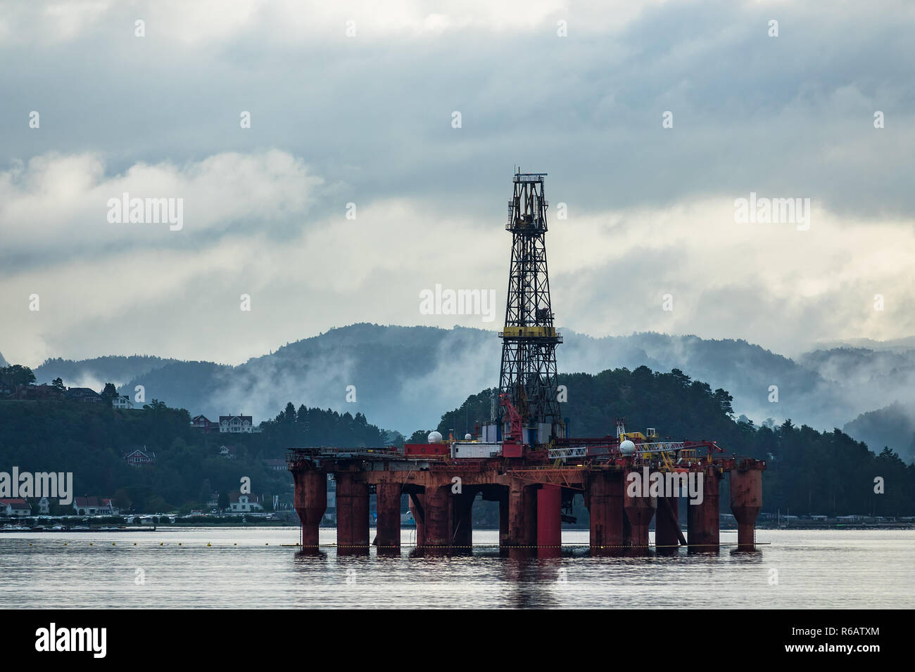 Oil rig in fjord hi-res stock photography and images - Alamy