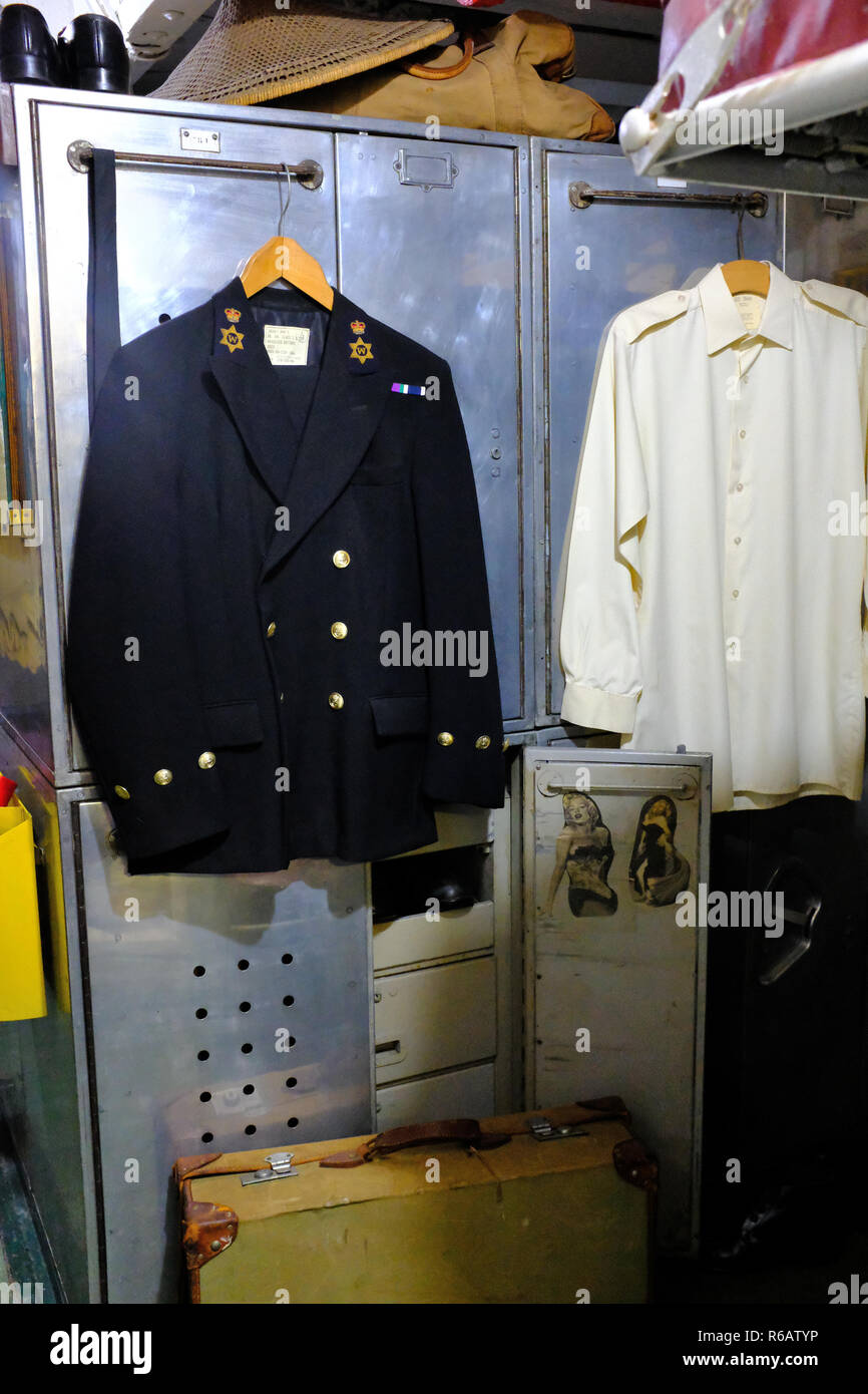 Navy ship bunk beds hi-res stock photography and images - Alamy