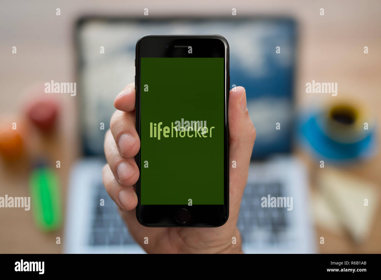 Lifehacker Logo
