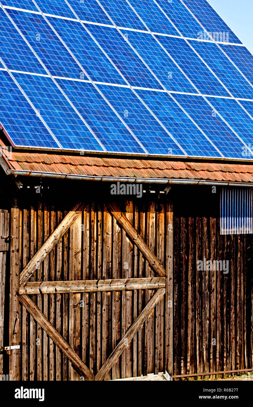 Cabin roof solar hi-res stock photography and images - Alamy