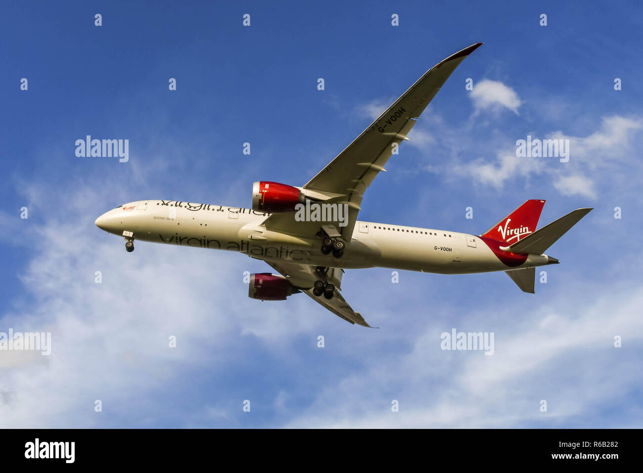 Boeing 787 dreamliner wing hi-res stock photography and images - Alamy