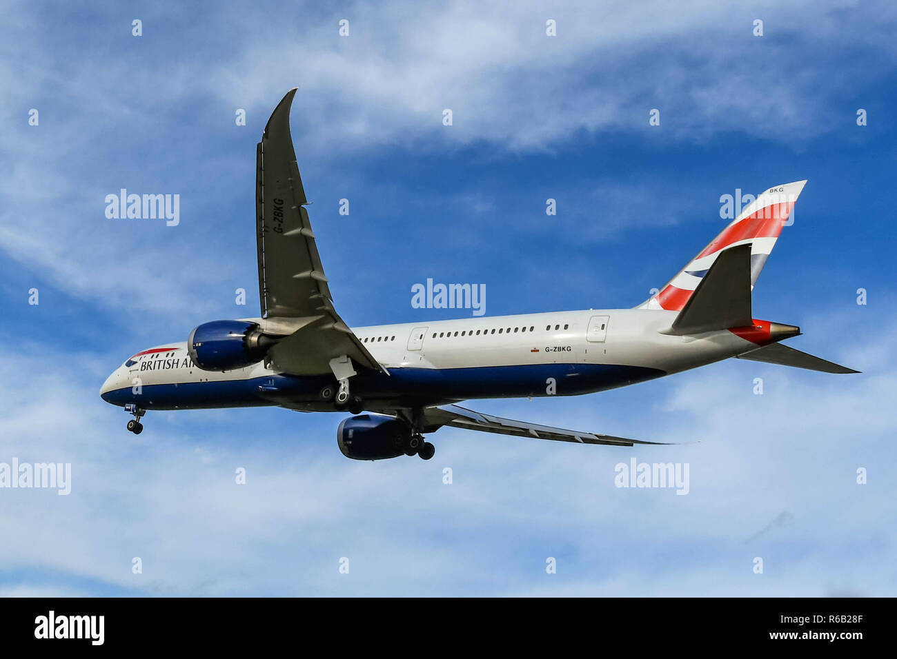 View nose boeing 787 dreamliner hi-res stock photography and images - Alamy