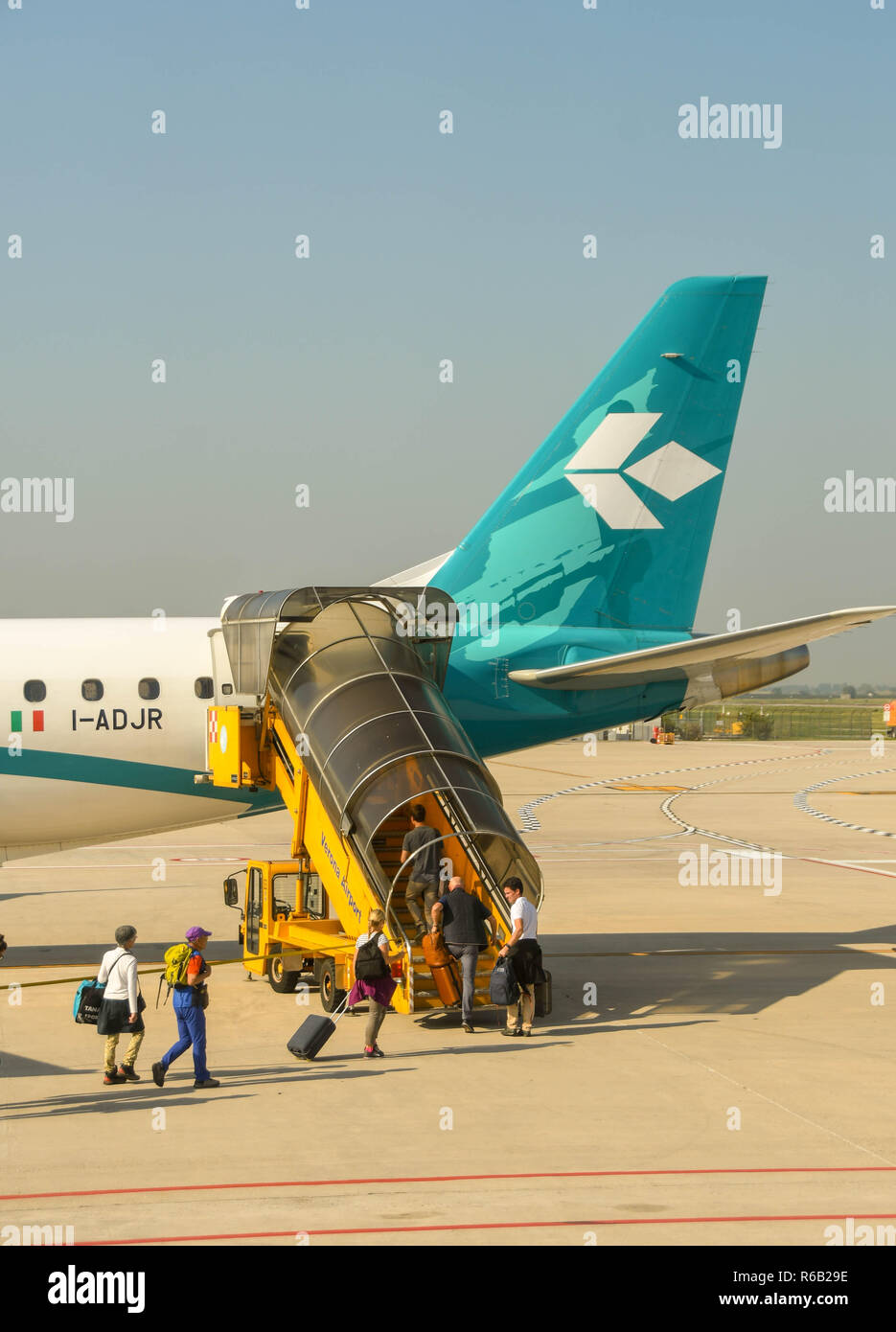 Aircraft steps boarding hi-res stock photography and images - Alamy