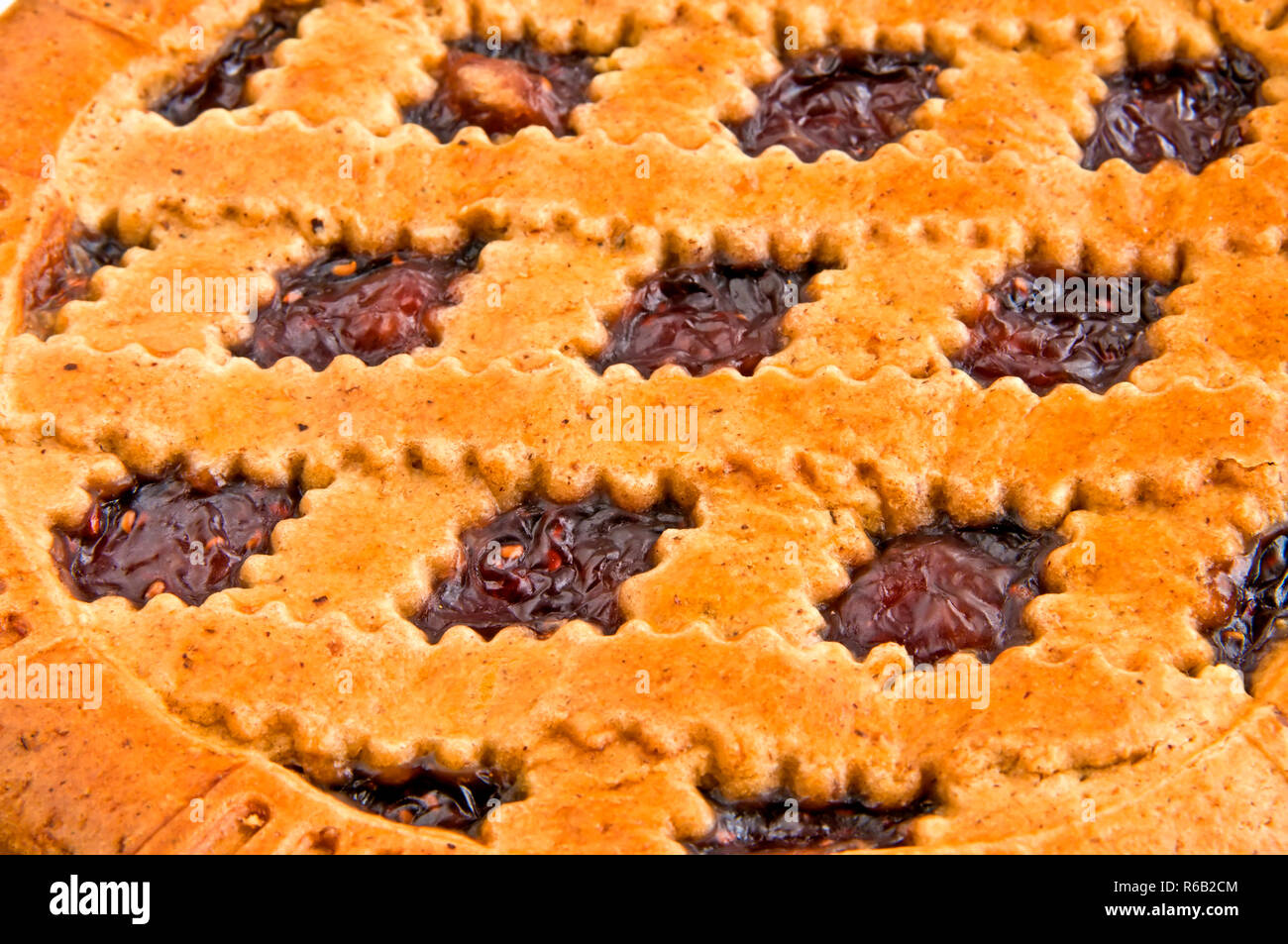 Linz cake hi-res stock photography and images - Alamy