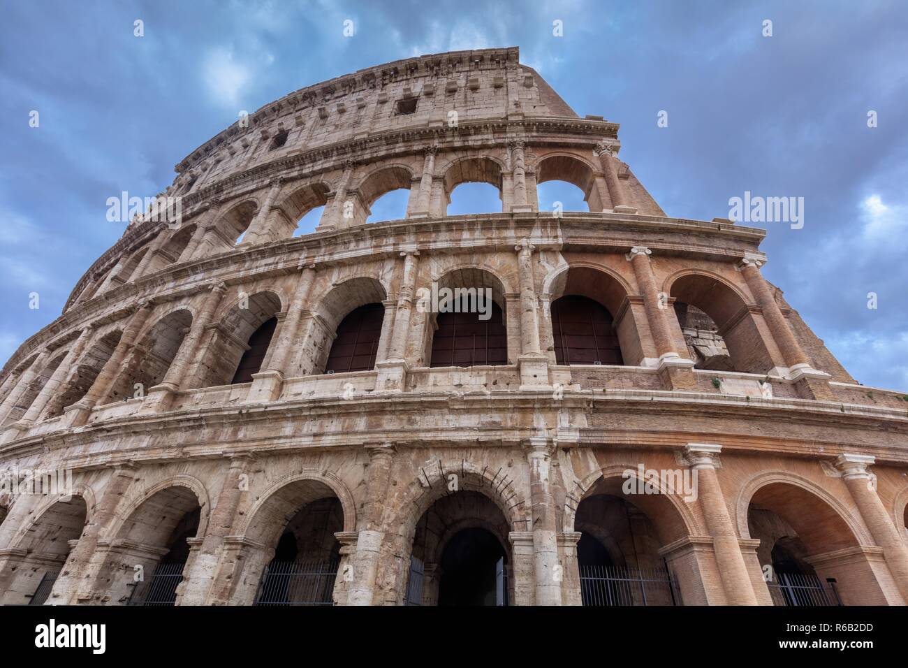 Colosseum roma medieval construction hi-res stock photography and ...
