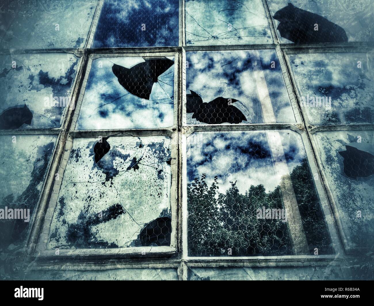 Old Window With Broken Glass In Vintage Look Stock Photo - Alamy