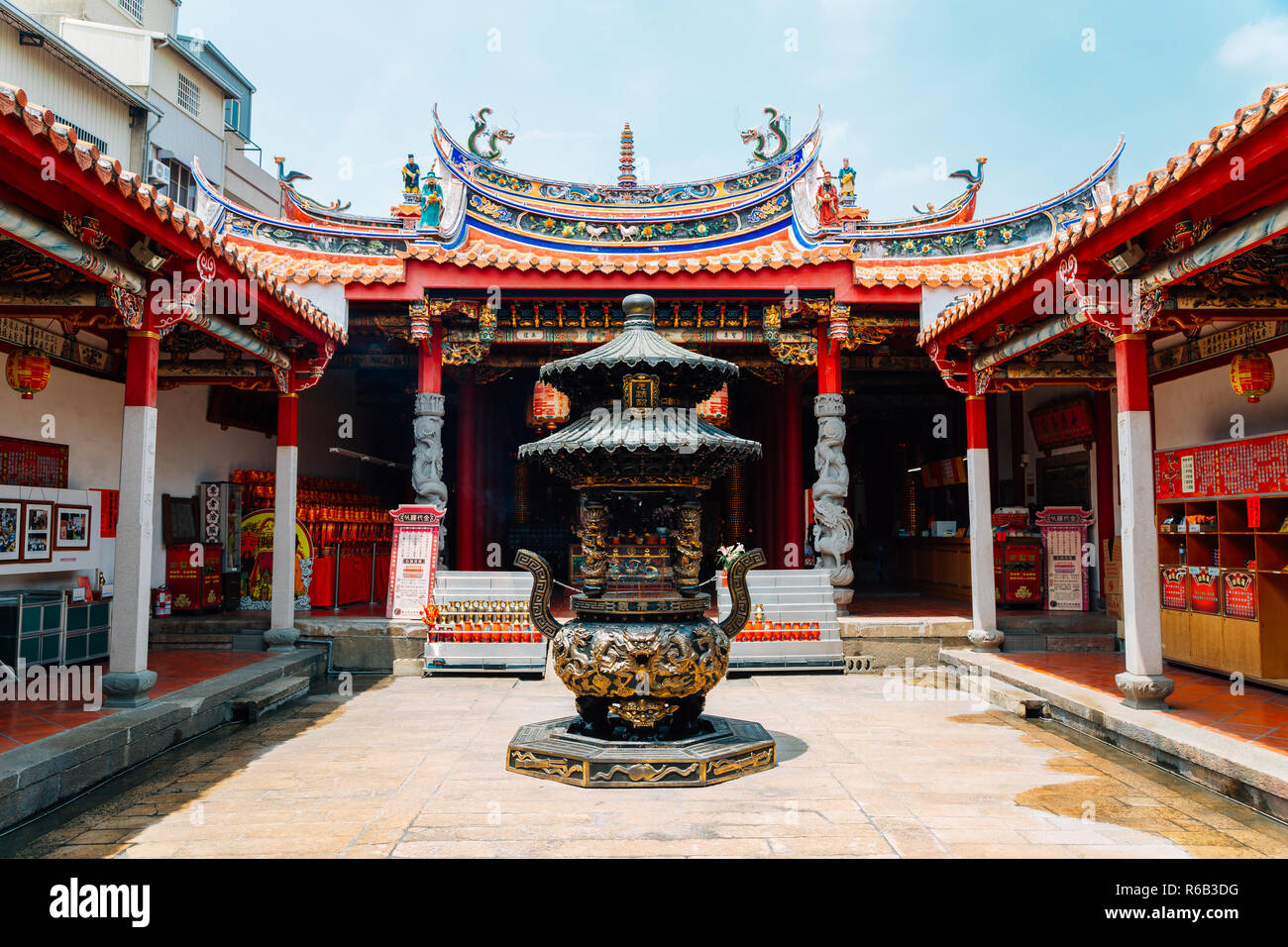 Changhua, Taiwan - May 5, 2018 : Yuanqing Taoist Monastery Chinese ...