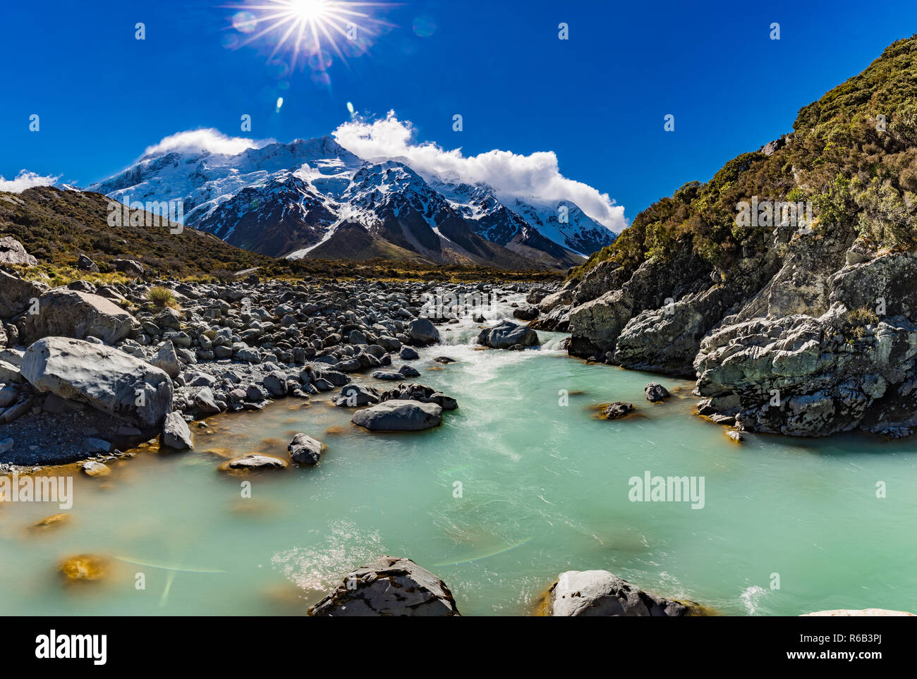 Mouintains in Hooker Valley Track in Aoraki National Park, New Zealand ...