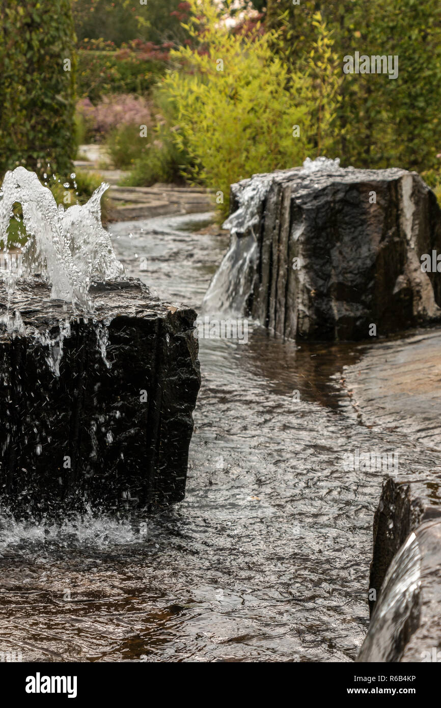 Infinity water feature hi-res stock photography and images - Alamy