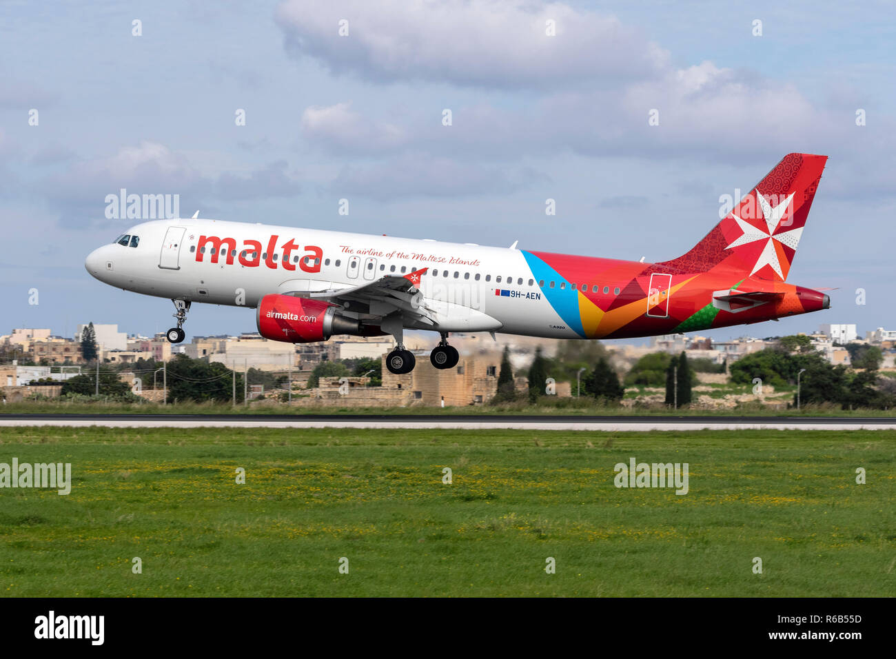 Air Malta Airbus A320-214 (REG: 9H-AEN) on finals runway 31 Stock Photo ...