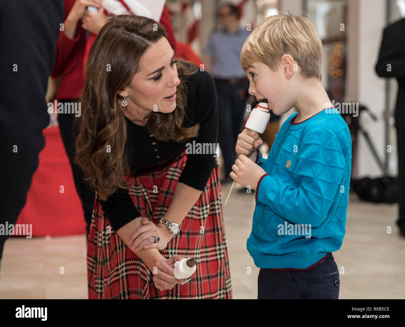 The Duchess of Cambridge talks with five years old Harry O'Grady at ...