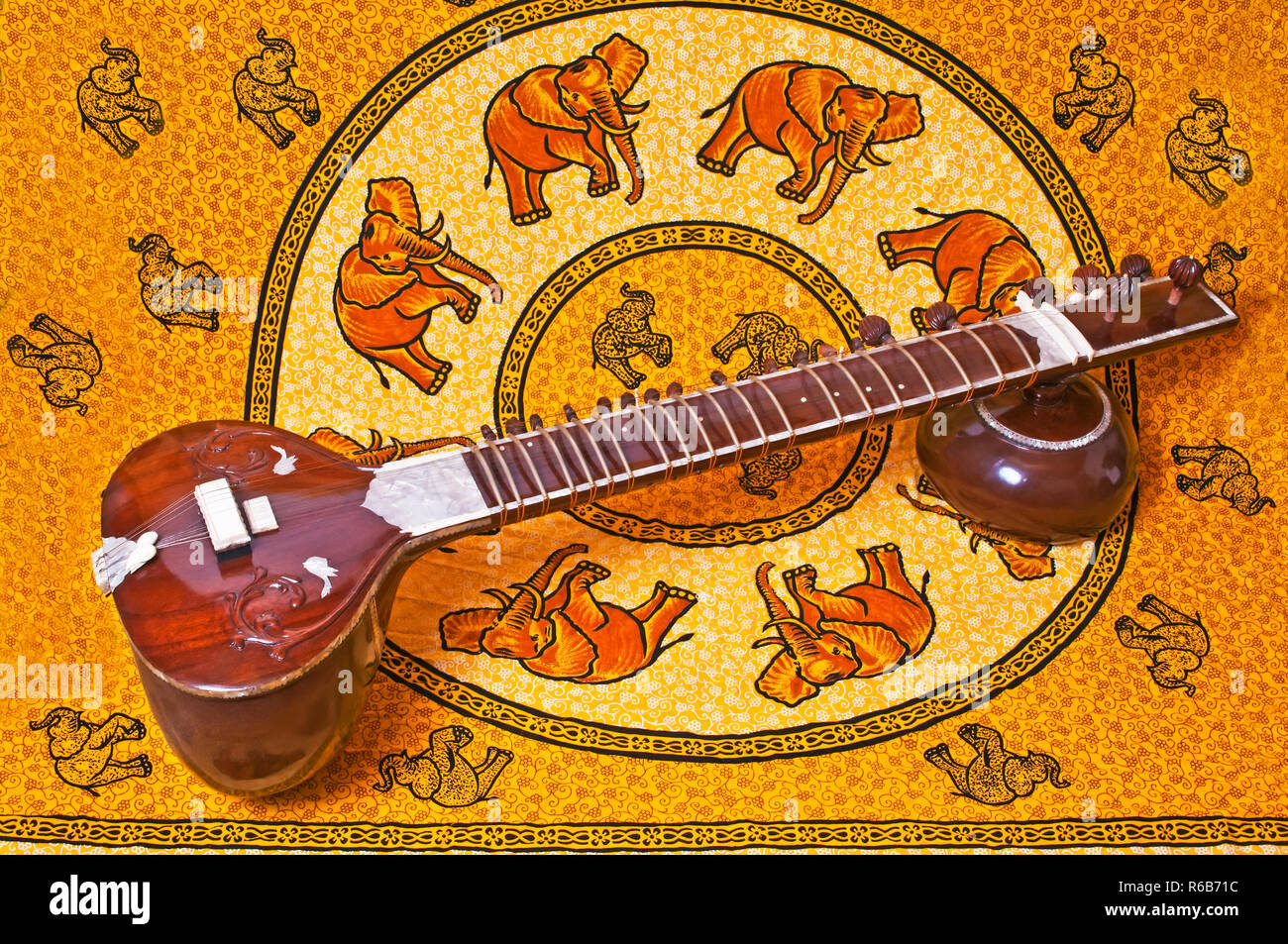 Indian string sitar hi-res stock photography and images - Alamy