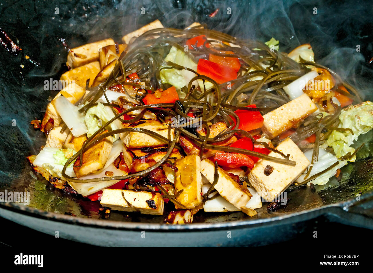 Vegetables In A Chinese Wok Stock Photo - Alamy