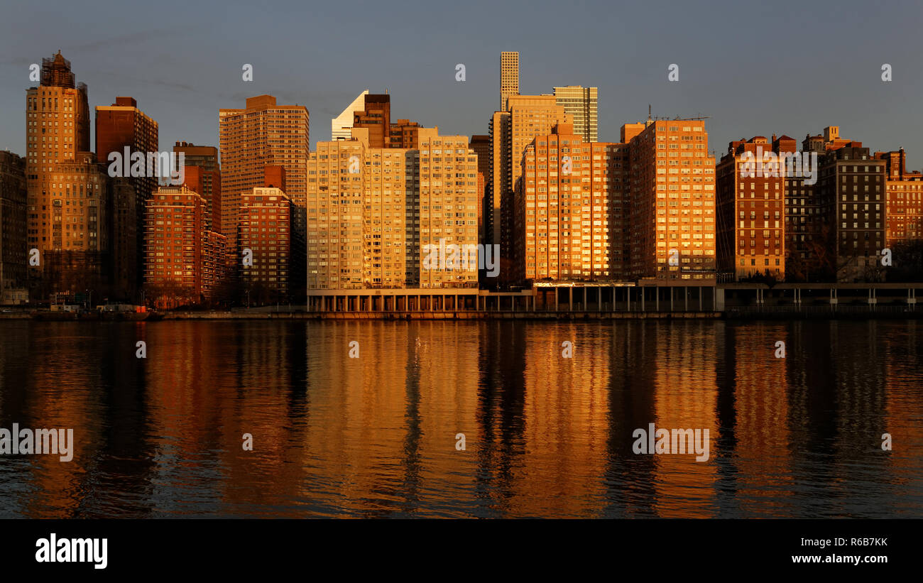 Manhattan coast line, NYC Stock Photo - Alamy