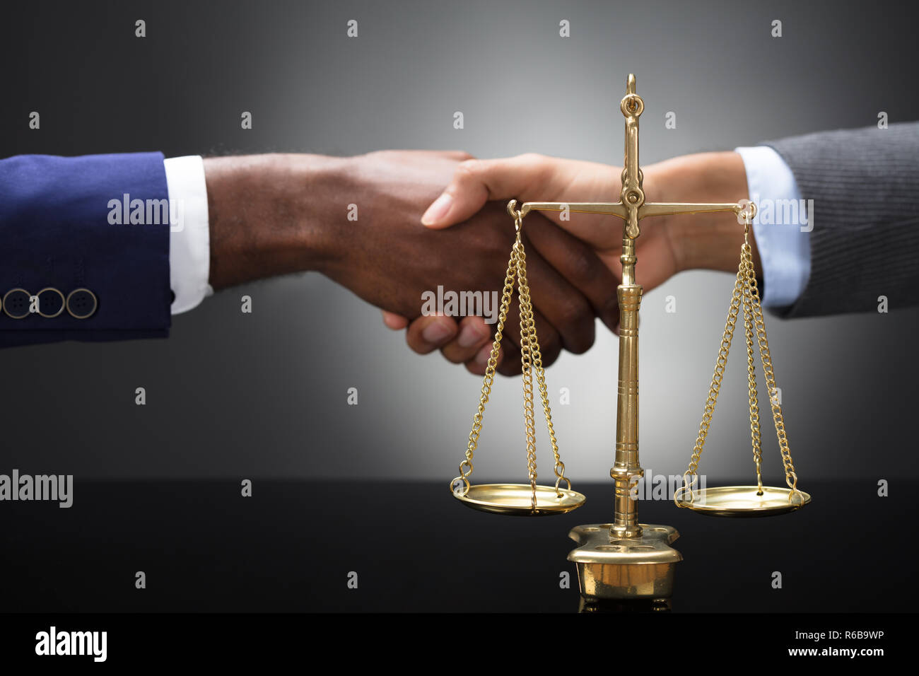 Golden handshake hi-res stock photography and images - Alamy