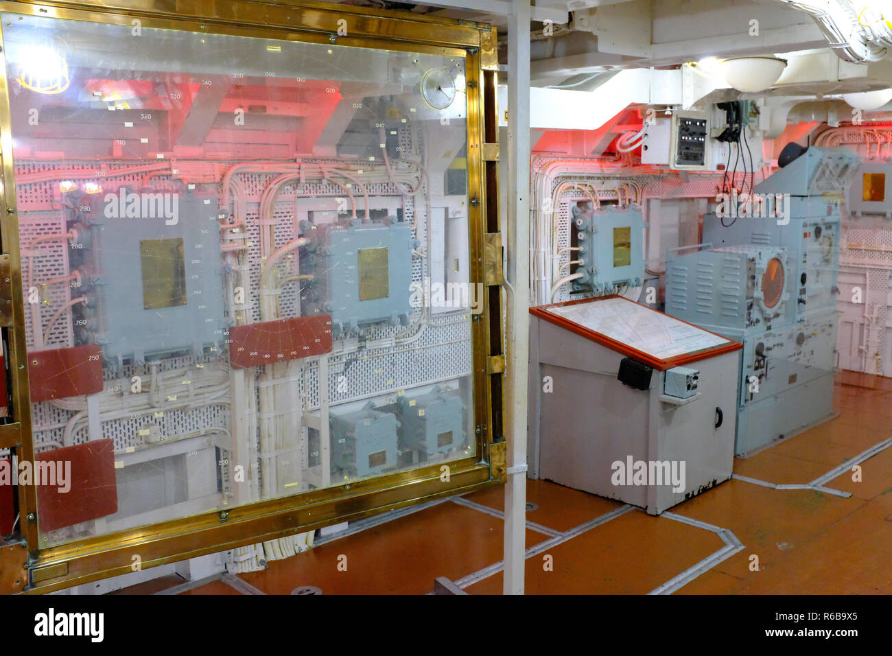 Operations room and Radar HMS Belfast - London UK Stock Photo - Alamy