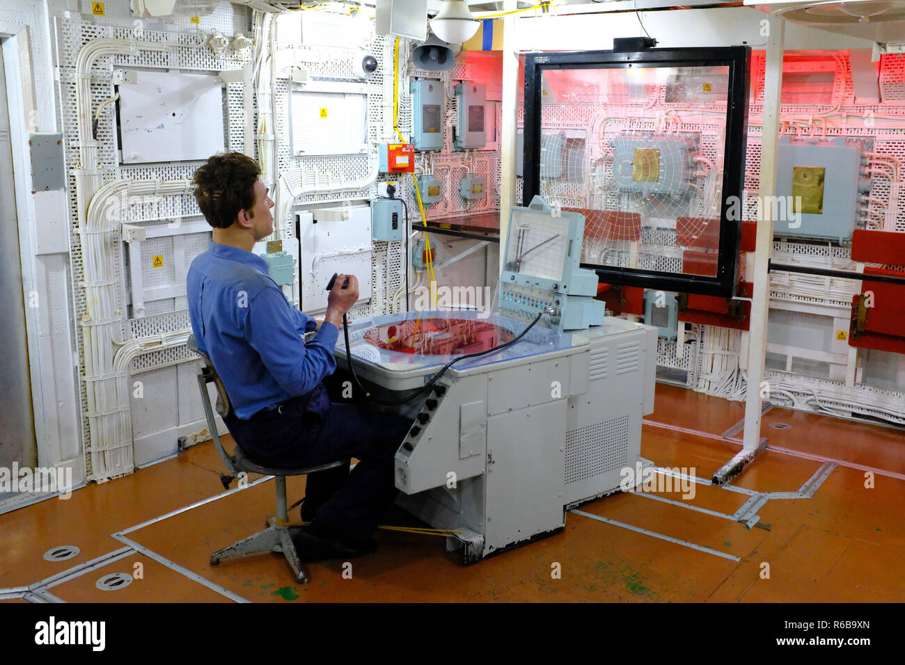 Operations Room Radar Stock Photos & Operations Room Radar Stock Images ...