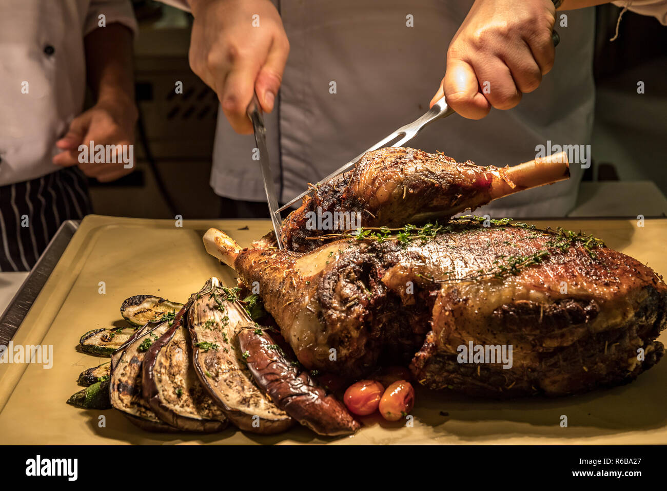Carving joint of lamb hi-res stock photography and images - Alamy